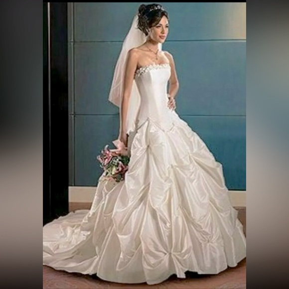 Maggie Sottero | Dresses | Maggie Sottero Capri Marie Ivory Ball Gown ...